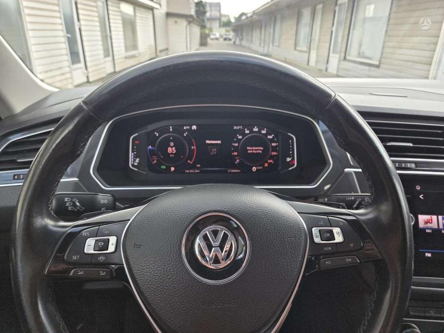 Grey Volkswagen Tiguan 2019 in Vilnius, with an engine capacity of 1.97 L and mileage of 215 thousand km for 16500 €, photo 14 on AUTOMOTO.COM.LV