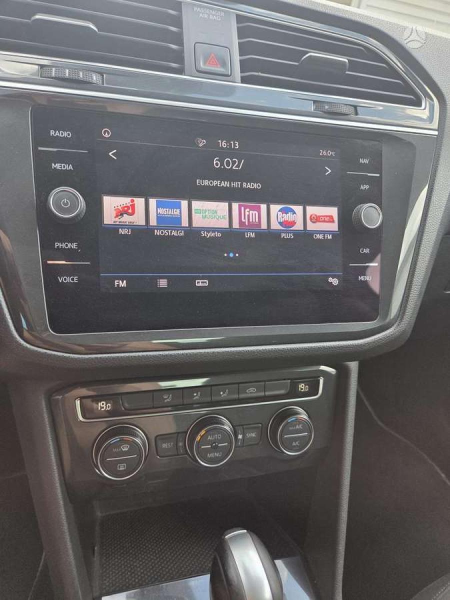 Grey Volkswagen Tiguan 2019 in Vilnius, with an engine capacity of 1.97 L and mileage of 215 thousand km for 16500 €, photo 16 on AUTOMOTO.COM.LV