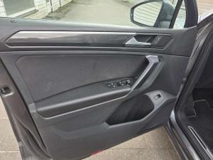 Grey Volkswagen Tiguan 2019 in Vilnius, with an engine capacity of 1.97 L and mileage of 215 thousand km for 16500 €, photo 18 on AUTOMOTO.COM.LV