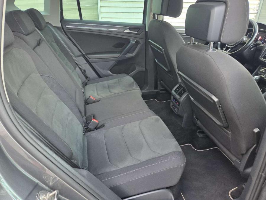 Grey Volkswagen Tiguan 2019 in Vilnius, with an engine capacity of 1.97 L and mileage of 215 thousand km for 16500 €, photo 20 on AUTOMOTO.COM.LV