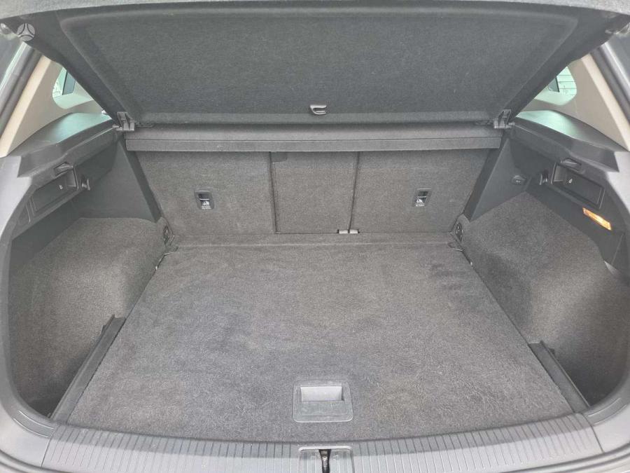 Grey Volkswagen Tiguan 2019 in Vilnius, with an engine capacity of 1.97 L and mileage of 215 thousand km for 16500 €, photo 22 on AUTOMOTO.COM.LV
