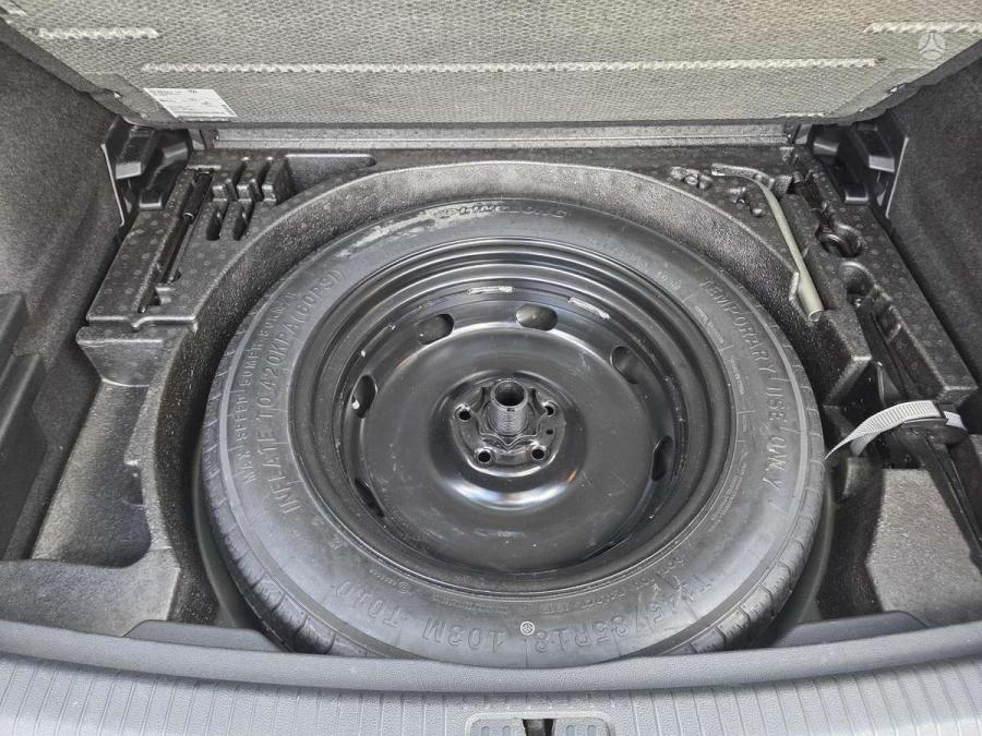 Grey Volkswagen Tiguan 2019 in Vilnius, with an engine capacity of 1.97 L and mileage of 215 thousand km for 16500 €, photo 23 on AUTOMOTO.COM.LV
