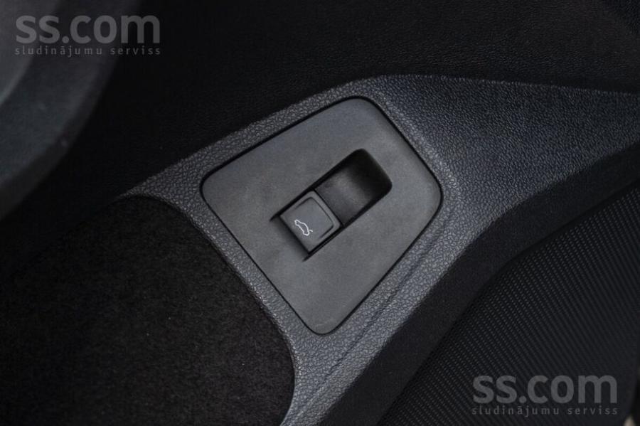 Pelēks Volkswagen Tiguan 2019 Rīga, ar dzinēja tilpumu 2.00 L un nobraukumu 56 tūkst. km par 19950 €, foto 19 vietnē AUTOMOTO.COM.LV