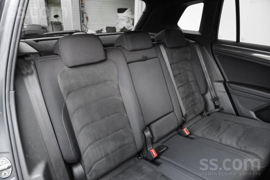Grey Volkswagen Tiguan 2019 in Riga, with an engine capacity of 2.00 L and mileage of 214 thousand km for 20850 €, photo 10 on AUTOMOTO.COM.LV