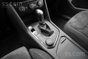 Grey Volkswagen Tiguan 2019 in Riga, with an engine capacity of 2.00 L and mileage of 214 thousand km for 20850 €, photo 20 on AUTOMOTO.COM.LV
