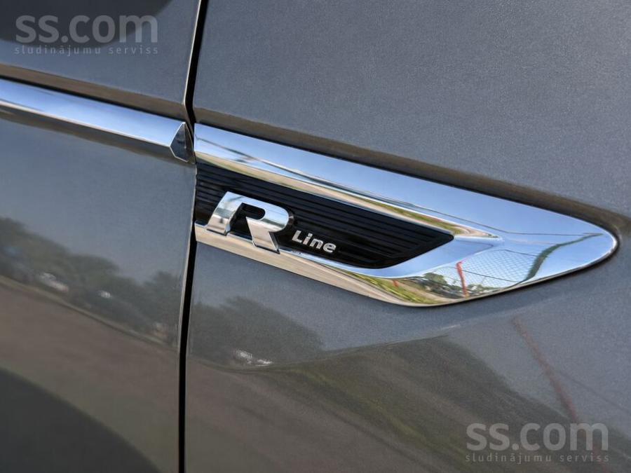 Grey Volkswagen Tiguan 2019 in Riga, with an engine capacity of 2.00 L and mileage of 108 thousand km for 21900 €, photo 7 on AUTOMOTO.COM.LV