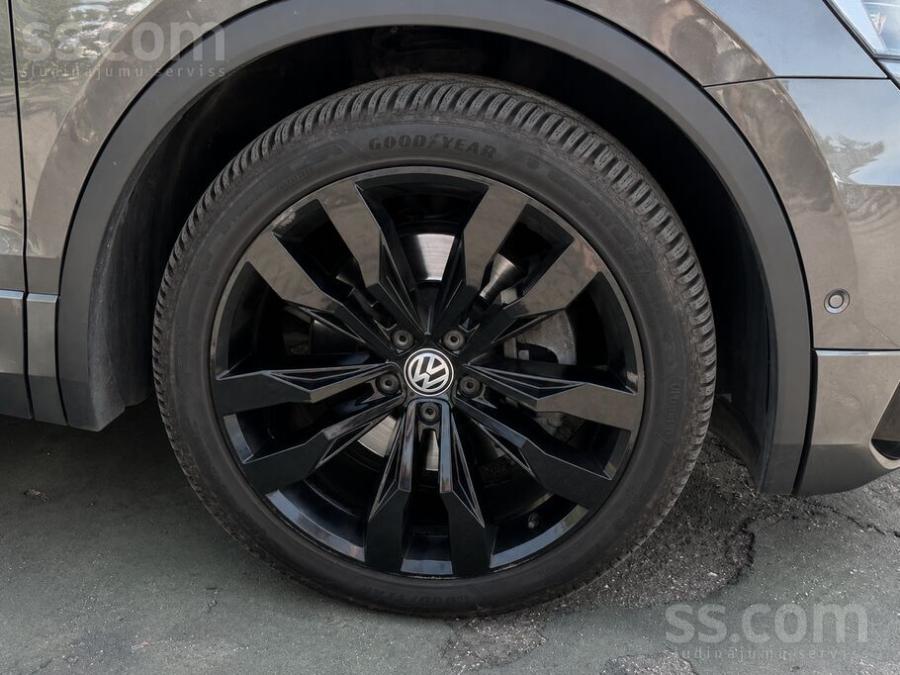 Grey Volkswagen Tiguan 2019 in Riga, with an engine capacity of 2.00 L and mileage of 108 thousand km for 21900 €, photo 8 on AUTOMOTO.COM.LV