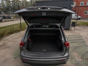 Grey Volkswagen Tiguan 2019 in Riga, with an engine capacity of 2.00 L and mileage of 108 thousand km for 21900 €, photo 14 on AUTOMOTO.COM.LV
