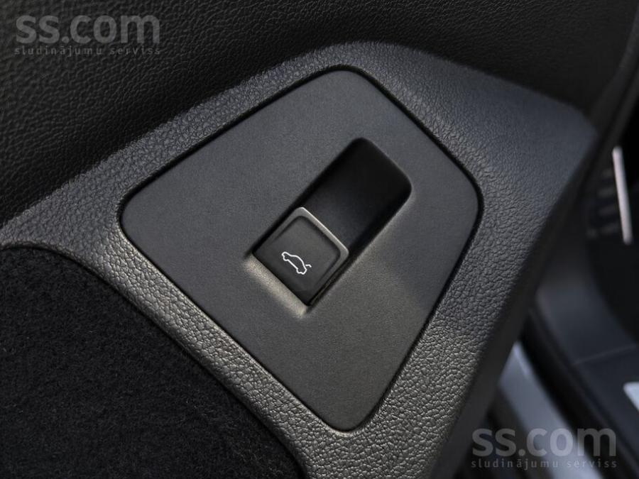 Grey Volkswagen Tiguan 2019 in Riga, with an engine capacity of 2.00 L and mileage of 108 thousand km for 21900 €, photo 22 on AUTOMOTO.COM.LV