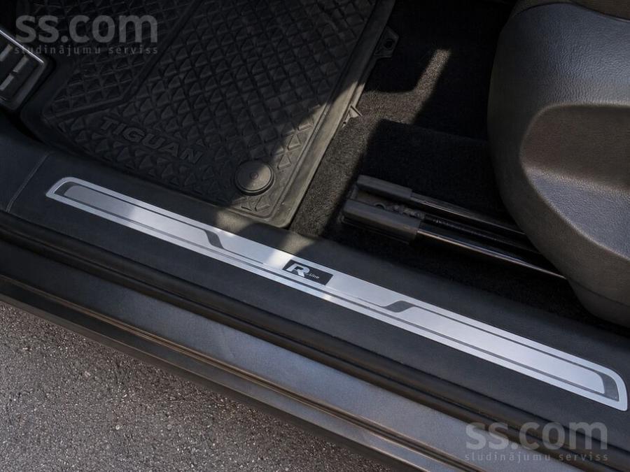 Grey Volkswagen Tiguan 2019 in Riga, with an engine capacity of 2.00 L and mileage of 108 thousand km for 21900 €, photo 23 on AUTOMOTO.COM.LV