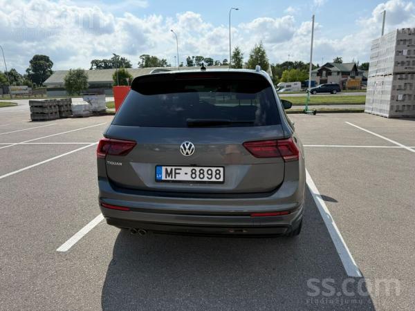 Grey Volkswagen Tiguan 2019 in Daugavpils, with an engine capacity of 2.00 L and mileage of 159 thousand km for 19500 €, photo 3 on AUTOMOTO.COM.LV