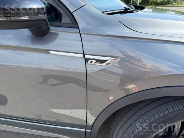Grey Volkswagen Tiguan 2019 in Daugavpils, with an engine capacity of 2.00 L and mileage of 159 thousand km for 19500 €, photo 4 on AUTOMOTO.COM.LV
