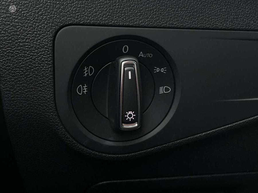 Grey Volkswagen Tiguan 2019 in Vilnius, with an engine capacity of 2.00 L and mileage of 57 thousand km for 19999 €, photo 15 on AUTOMOTO.COM.LV