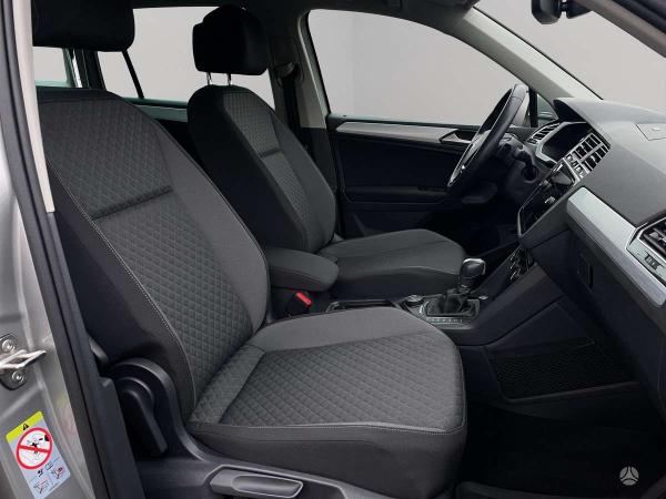 Pelēks Volkswagen Tiguan 2019 Viļņa, ar dzinēja tilpumu 2.00 L un nobraukumu 57 tūkst. km par 19999 €, foto 7 vietnē AUTOMOTO.COM.LV