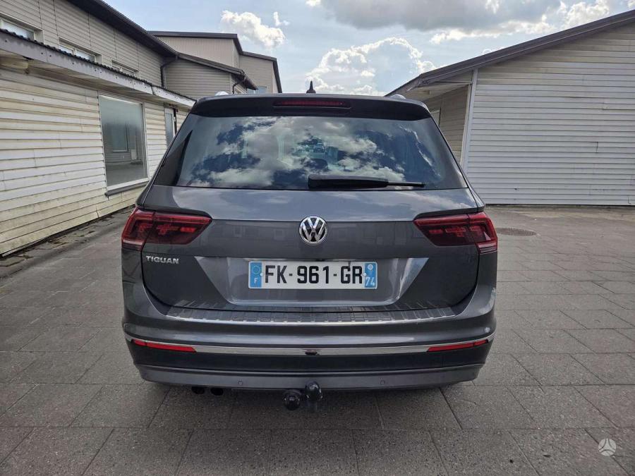 Pelēks Volkswagen Tiguan 2019 Viļņa, ar dzinēja tilpumu 1.97 L un nobraukumu 215 tūkst. km par 16500 €, foto 6 vietnē AUTOMOTO.COM.LV