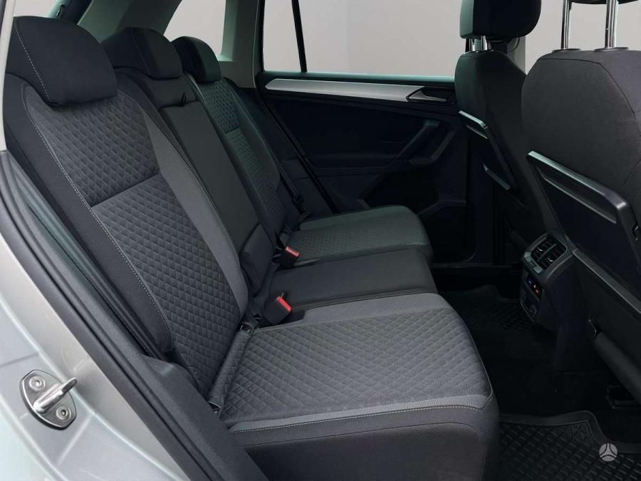 Grey Volkswagen Tiguan 2019 in Vilnius, with an engine capacity of 2.00 L and mileage of 57 thousand km for 19999 €, photo 9 on AUTOMOTO.COM.LV