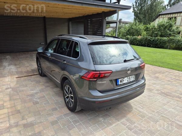 Grey Volkswagen Tiguan 2019 in Riga, with an engine capacity of 2.00 L and mileage of 107 thousand km for 19900 €, photo 4 on AUTOMOTO.COM.LV