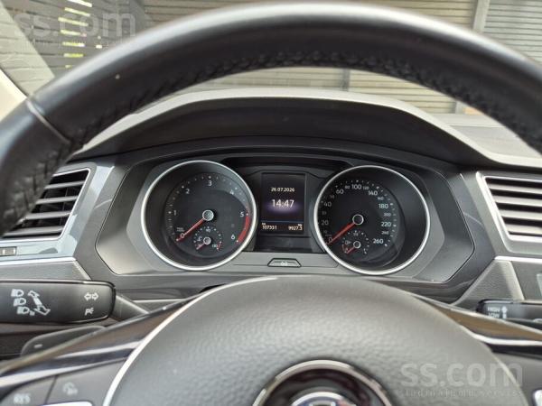 Grey Volkswagen Tiguan 2019 in Riga, with an engine capacity of 2.00 L and mileage of 107 thousand km for 19900 €, photo 5 on AUTOMOTO.COM.LV
