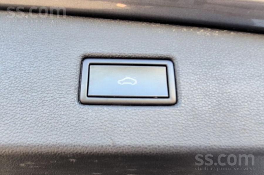 Grey Volkswagen Tiguan 2019 in Riga, with an engine capacity of 2.00 L and mileage of 108 thousand km for 21490 €, photo 17 on AUTOMOTO.COM.LV