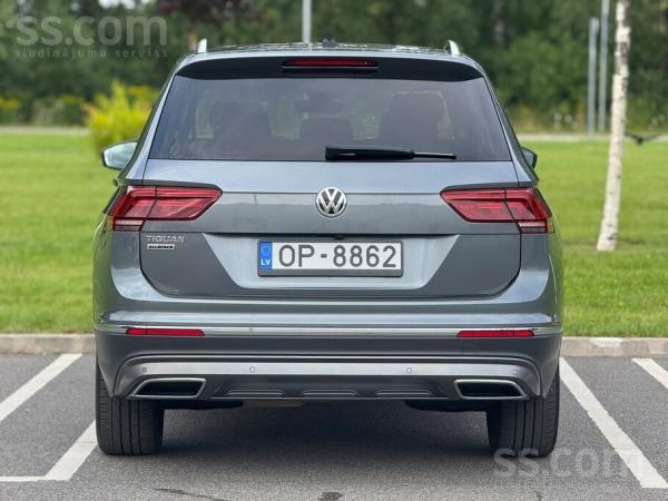 Grey Volkswagen Tiguan 2019 in Jelgava, with an engine capacity of 2.00 L and mileage of 218 thousand km for 17500 €, photo 6 on AUTOMOTO.COM.LV
