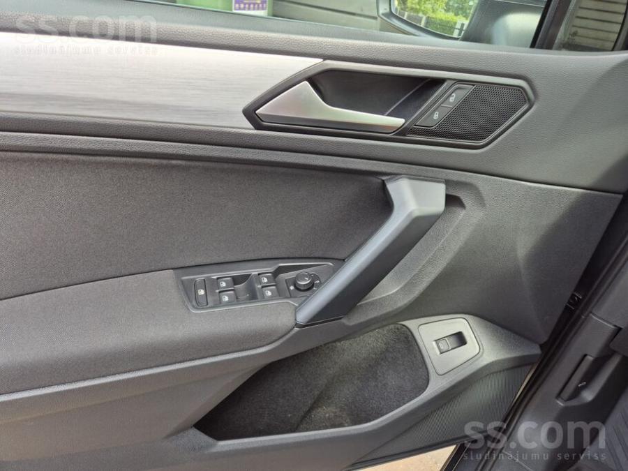 Pelēks Volkswagen Tiguan 2019 Rīga, ar dzinēja tilpumu 2.00 L un nobraukumu 107 tūkst. km par 18300 €, foto 9 vietnē AUTOMOTO.COM.LV