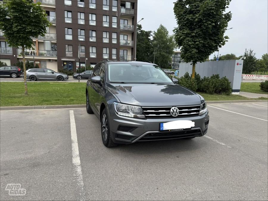 Grey Volkswagen Tiguan 2019 in Vilnius, with an engine capacity of 2.00 L and mileage of 114 thousand km for 18000 €, photo 1 on AUTOMOTO.COM.LV
