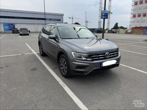 Grey Volkswagen Tiguan 2019 in Vilnius, with an engine capacity of 2.00 L and mileage of 114 thousand km for 18000 €, photo 4 on AUTOMOTO.COM.LV
