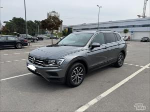 Grey Volkswagen Tiguan 2019 in Vilnius, with an engine capacity of 2.00 L and mileage of 114 thousand km for 18000 €, photo 5 on AUTOMOTO.COM.LV