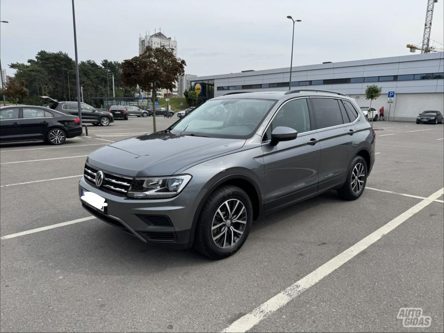 Grey Volkswagen Tiguan 2019 in Vilnius, with an engine capacity of 2.00 L and mileage of 114 thousand km for 18000 €, photo 5 on AUTOMOTO.COM.LV