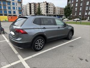 Grey Volkswagen Tiguan 2019 in Vilnius, with an engine capacity of 2.00 L and mileage of 114 thousand km for 18000 €, photo 6 on AUTOMOTO.COM.LV