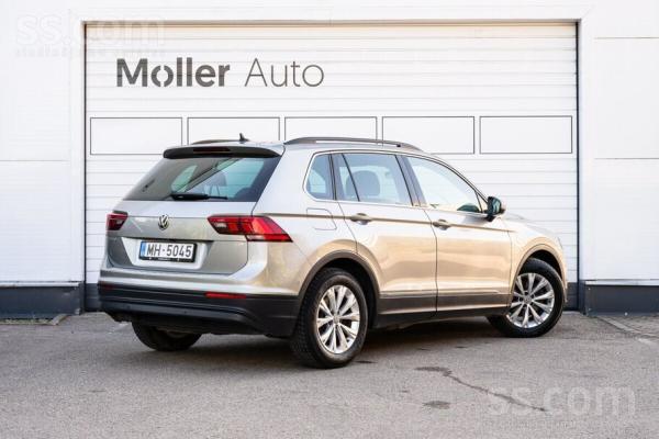Grey Volkswagen Tiguan 2019 in Riga, with an engine capacity of 2.00 L and mileage of 157 thousand km for 15950 €, photo 3 on AUTOMOTO.COM.LV