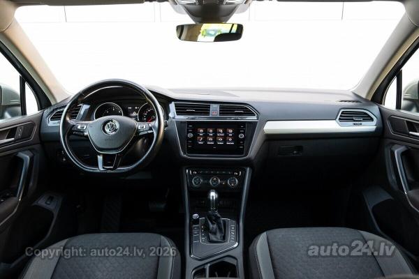 Grey Volkswagen Tiguan 2019 in Riga, with an engine capacity of 2.00 L and mileage of 157 thousand km for 15950 €, photo 8 on AUTOMOTO.COM.LV