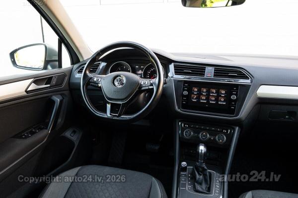 Grey Volkswagen Tiguan 2019 in Riga, with an engine capacity of 2.00 L and mileage of 157 thousand km for 15950 €, photo 9 on AUTOMOTO.COM.LV