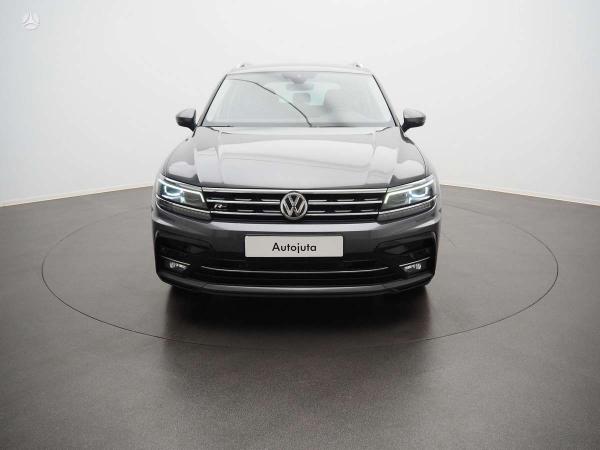 Volkswagen Tiguan 2019 in Vilnius on AUTOMOTO.COM.LV Grey Volkswagen Tiguan 2019 in Vilnius, with an engine capacity of 1.97 L and mileage of 137 thousand km for 20900 €, photo 3 on AUTOMOTO.COM.LV