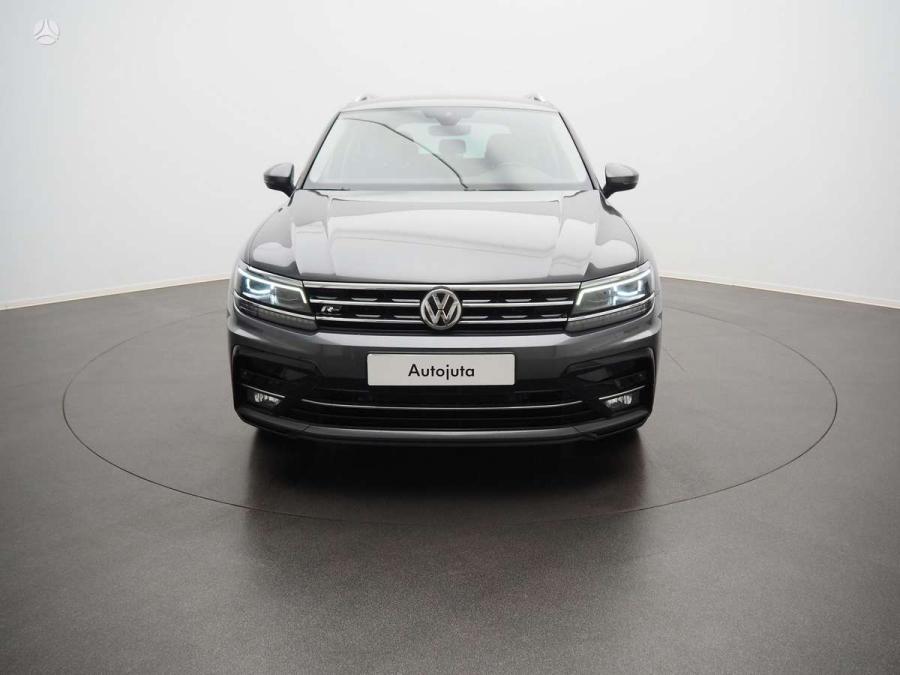 Grey Volkswagen Tiguan 2019 in Vilnius, with an engine capacity of 1.97 L and mileage of 137 thousand km for 20900 €, photo 3 on AUTOMOTO.COM.LV