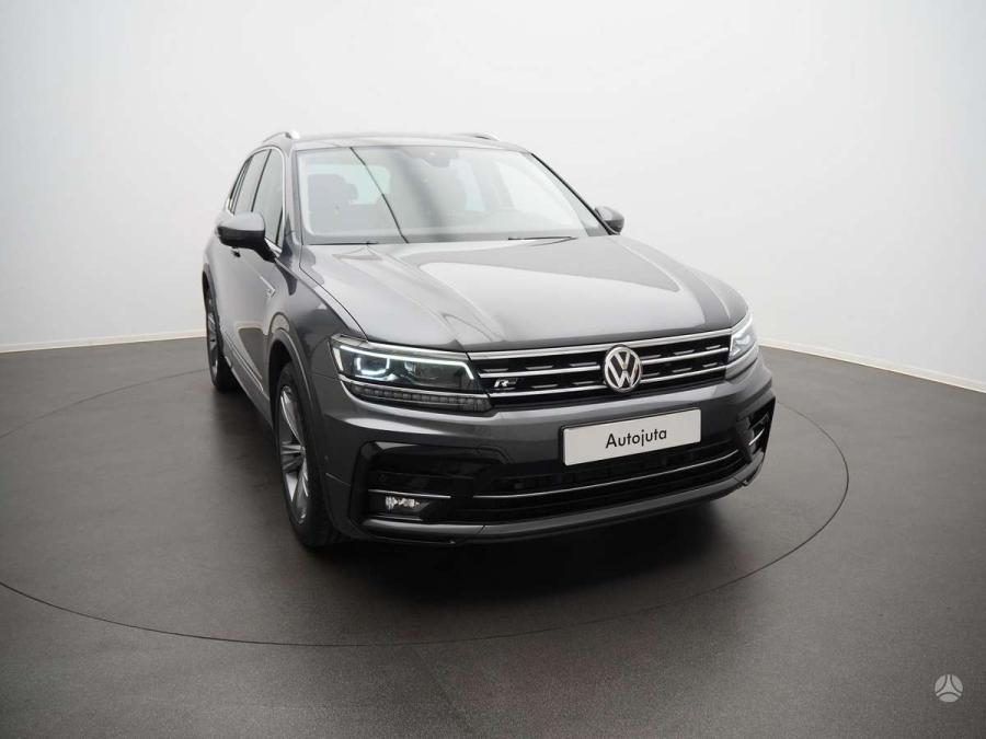 Grey Volkswagen Tiguan 2019 in Vilnius, with an engine capacity of 1.97 L and mileage of 137 thousand km for 20900 €, photo 4 on AUTOMOTO.COM.LV