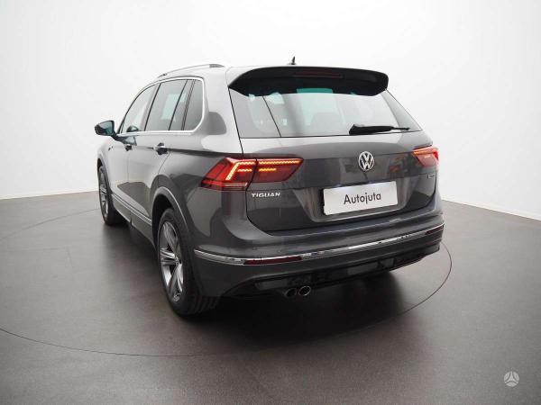 Volkswagen Tiguan 2019 in Vilnius on AUTOMOTO.COM.LV Grey Volkswagen Tiguan 2019 in Vilnius, with an engine capacity of 1.97 L and mileage of 137 thousand km for 20900 €, photo 7 on AUTOMOTO.COM.LV