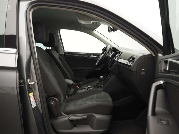 Volkswagen Tiguan 2019 in Vilnius on AUTOMOTO.COM.LV Grey Volkswagen Tiguan 2019 in Vilnius, with an engine capacity of 1.97 L and mileage of 137 thousand km for 20900 €, photo 11 on AUTOMOTO.COM.LV