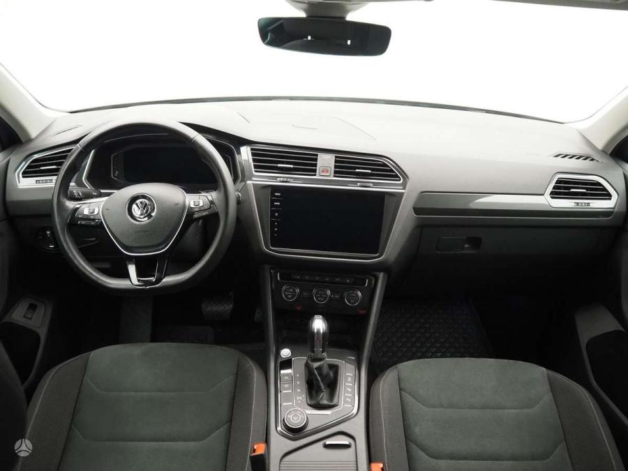 Grey Volkswagen Tiguan 2019 in Vilnius, with an engine capacity of 1.97 L and mileage of 137 thousand km for 20900 €, photo 19 on AUTOMOTO.COM.LV