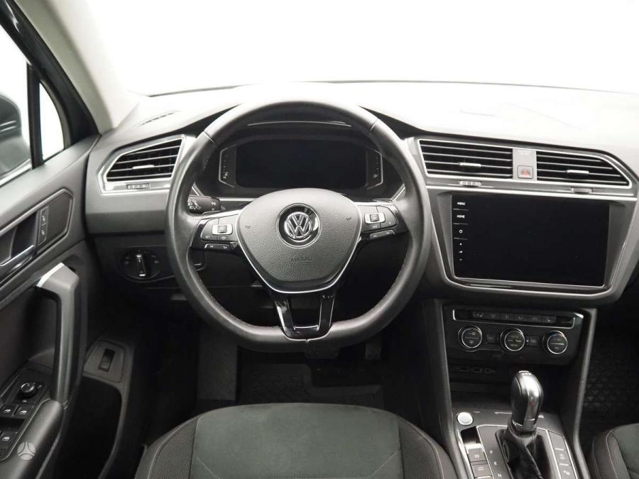 Grey Volkswagen Tiguan 2019 in Vilnius, with an engine capacity of 1.97 L and mileage of 137 thousand km for 20900 €, photo 21 on AUTOMOTO.COM.LV