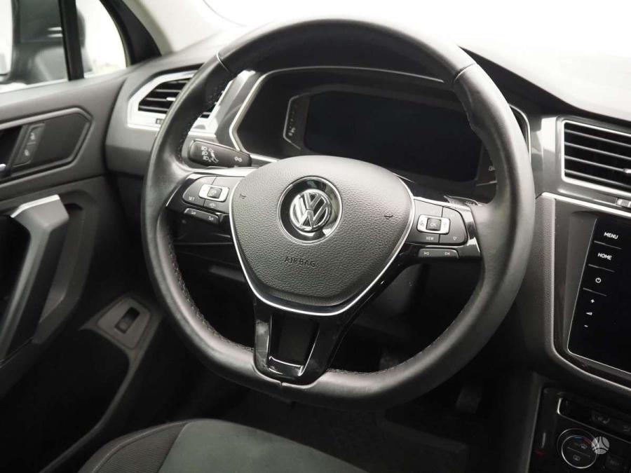 Grey Volkswagen Tiguan 2019 in Vilnius, with an engine capacity of 1.97 L and mileage of 137 thousand km for 20900 €, photo 23 on AUTOMOTO.COM.LV