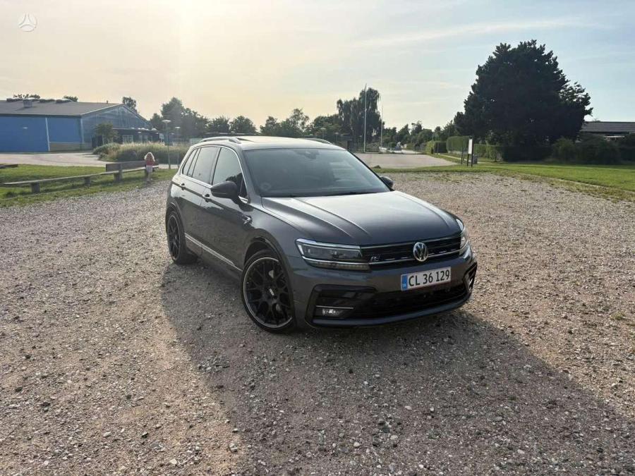 Grey Volkswagen Tiguan 2019 in Panevezys, with an engine capacity of 1.97 L and mileage of 233 thousand km for 18999 €, photo 1 on AUTOMOTO.COM.LV