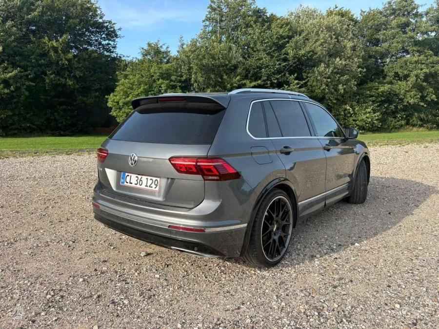 Grey Volkswagen Tiguan 2019 in Panevezys, with an engine capacity of 1.97 L and mileage of 233 thousand km for 18999 €, photo 5 on AUTOMOTO.COM.LV