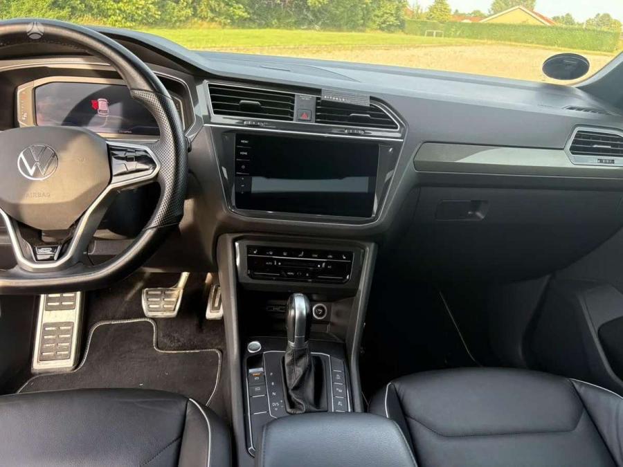 Grey Volkswagen Tiguan 2019 in Panevezys, with an engine capacity of 1.97 L and mileage of 233 thousand km for 18999 €, photo 8 on AUTOMOTO.COM.LV