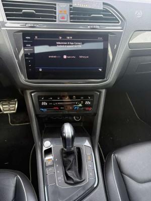 Grey Volkswagen Tiguan 2019 in Panevezys, with an engine capacity of 1.97 L and mileage of 233 thousand km for 18999 €, photo 10 on AUTOMOTO.COM.LV