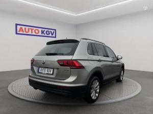 Grey Volkswagen Tiguan 2019 in Vilnius, with an engine capacity of 2.00 L and mileage of 57 thousand km for 19999 €, photo 4 on AUTOMOTO.COM.LV