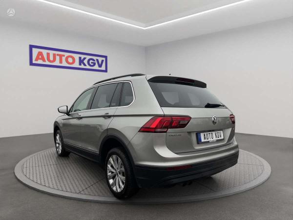 Pelēks Volkswagen Tiguan 2019 Viļņa, ar dzinēja tilpumu 2.00 L un nobraukumu 57 tūkst. km par 19999 €, foto 5 vietnē AUTOMOTO.COM.LV