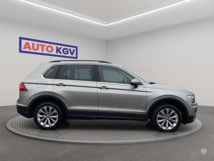 Grey Volkswagen Tiguan 2019 in Vilnius, with an engine capacity of 2.00 L and mileage of 57 thousand km for 19999 €, photo 6 on AUTOMOTO.COM.LV