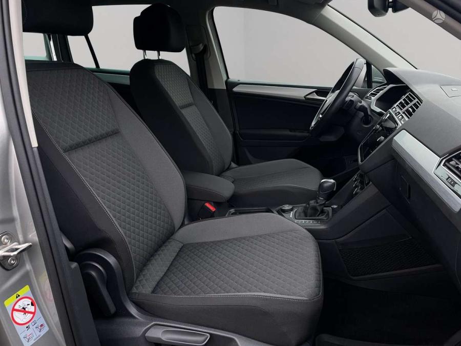 Grey Volkswagen Tiguan 2019 in Vilnius, with an engine capacity of 2.00 L and mileage of 57 thousand km for 19999 €, photo 8 on AUTOMOTO.COM.LV