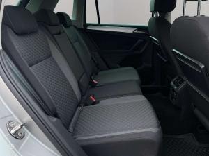 Grey Volkswagen Tiguan 2019 in Vilnius, with an engine capacity of 2.00 L and mileage of 57 thousand km for 19999 €, photo 9 on AUTOMOTO.COM.LV